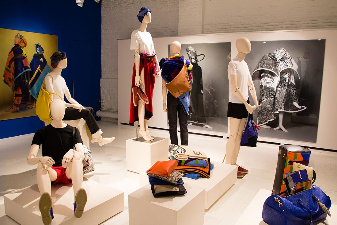 Loewe estrena dos Pop Up Stores con mucho color : The Luxury Trends ...